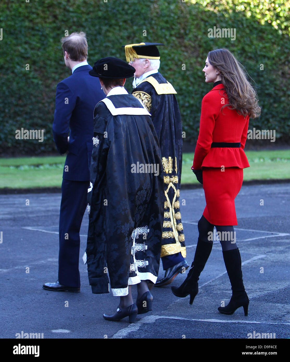 Prince William and Kate Middleton return to St. Andrews university ...