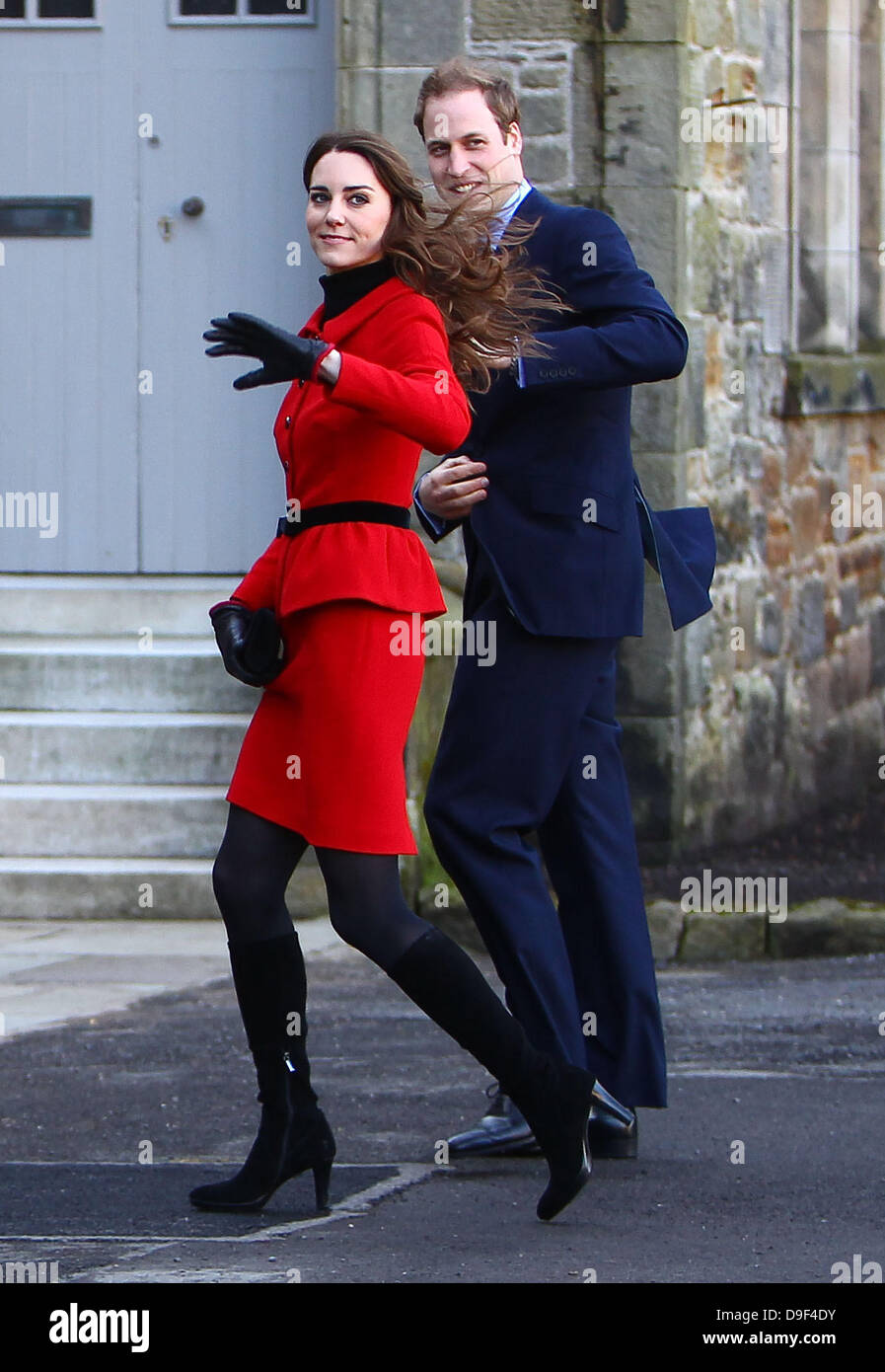 Prince William and Kate Middleton return to St. Andrews university ...