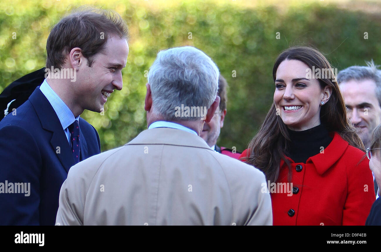Prince William and Kate Middleton return to St. Andrews university ...
