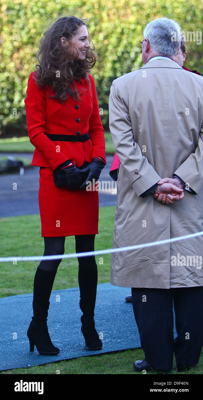 Prince William and Kate Middleton return to St. Andrews university ...