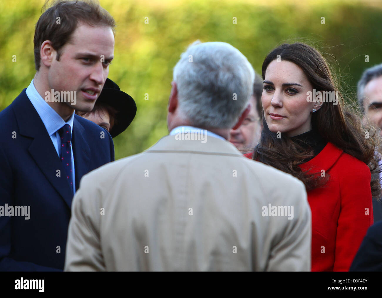 Prince William and Kate Middleton return to St. Andrews university ...