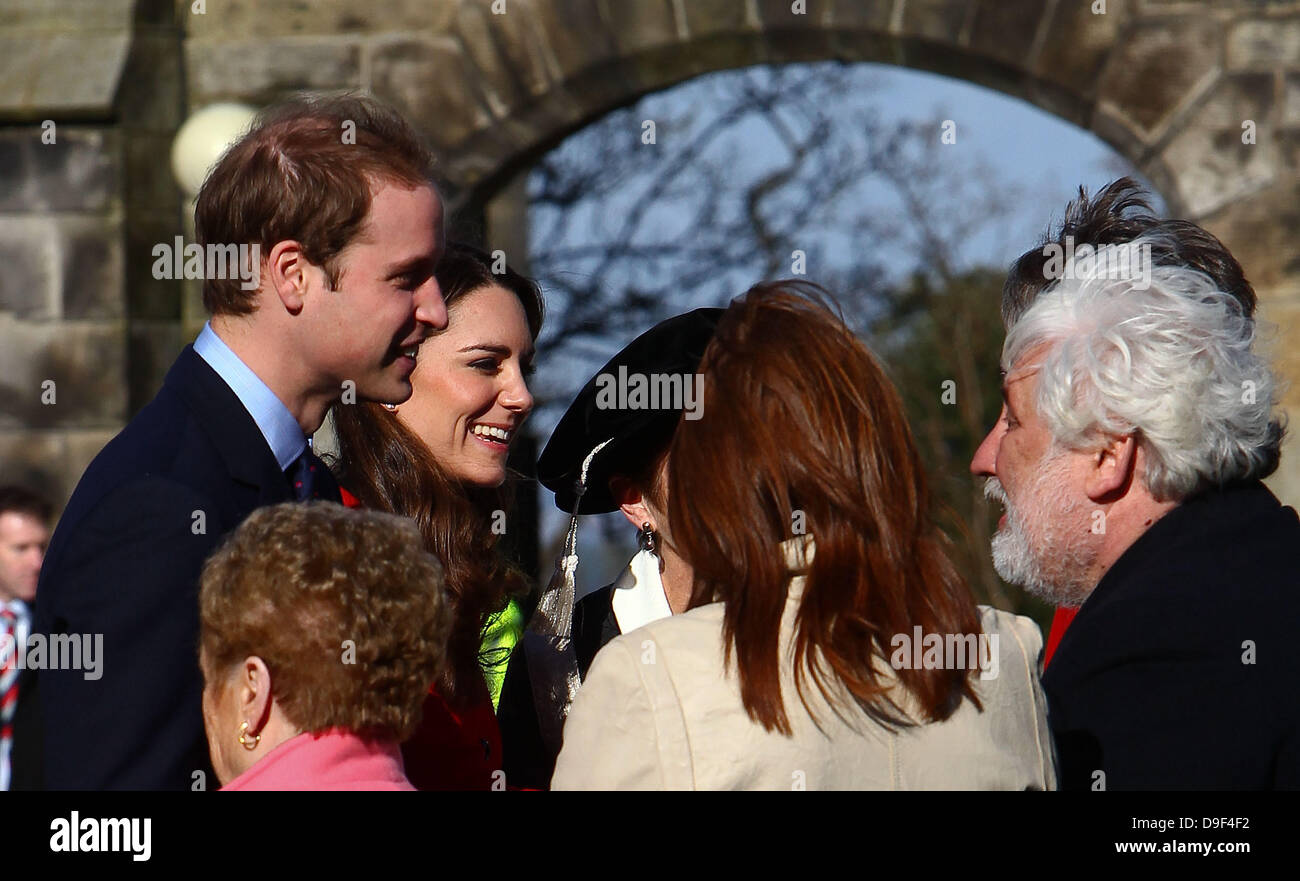 Prince William and Kate Middleton return to St. Andrews university ...