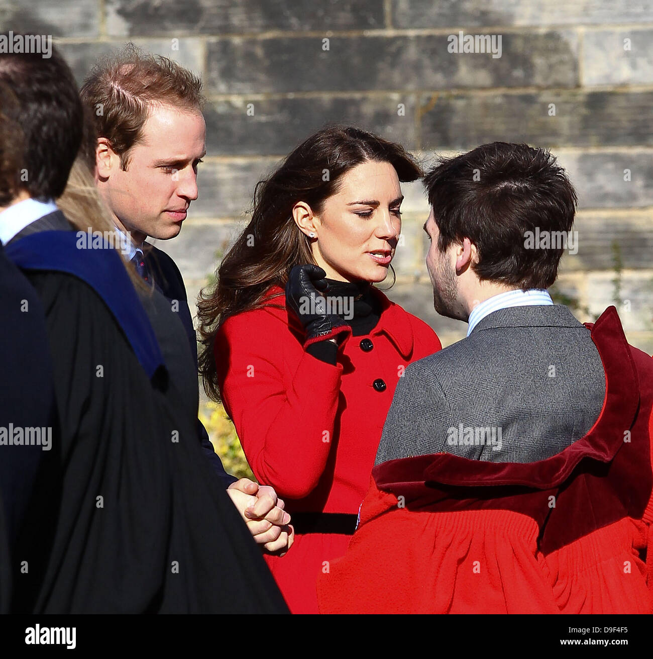 Prince William and Kate Middleton return to St. Andrews university ...