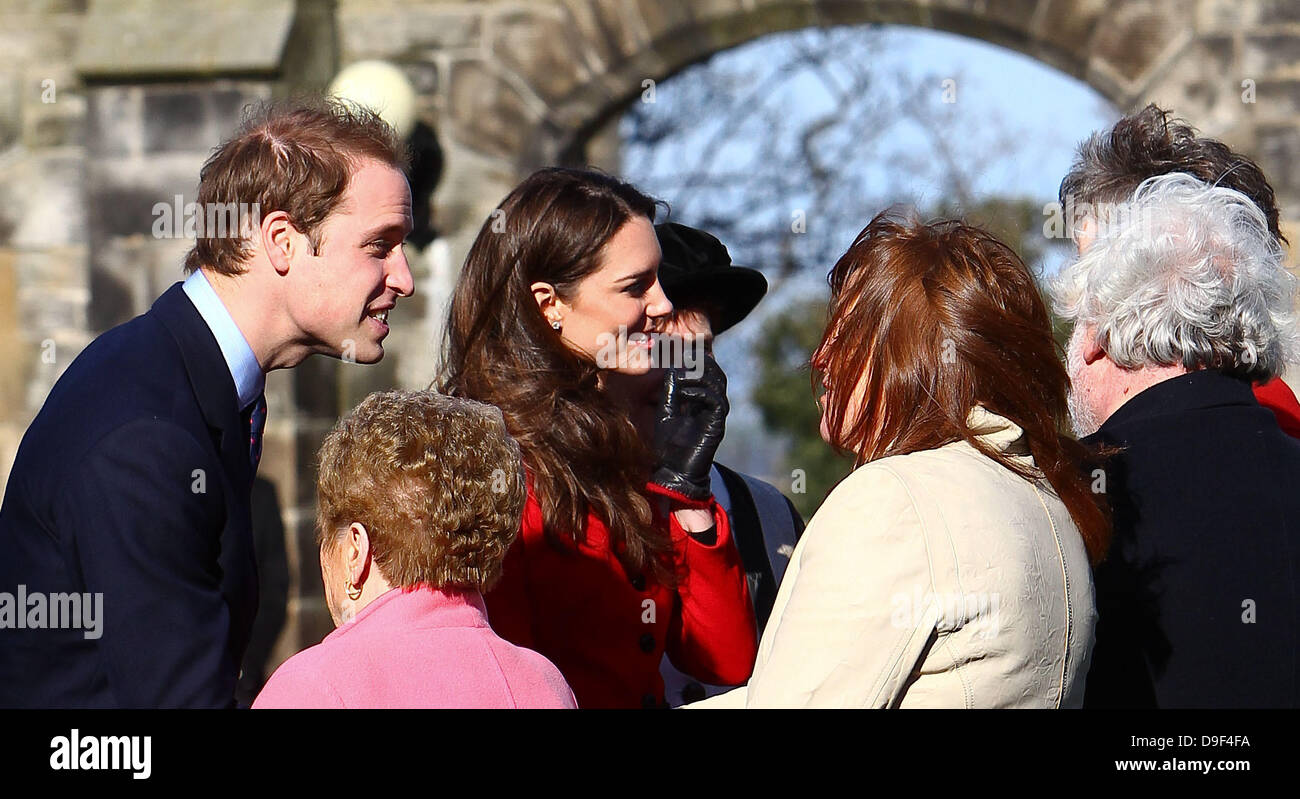 Prince William and Kate Middleton return to St. Andrews university ...