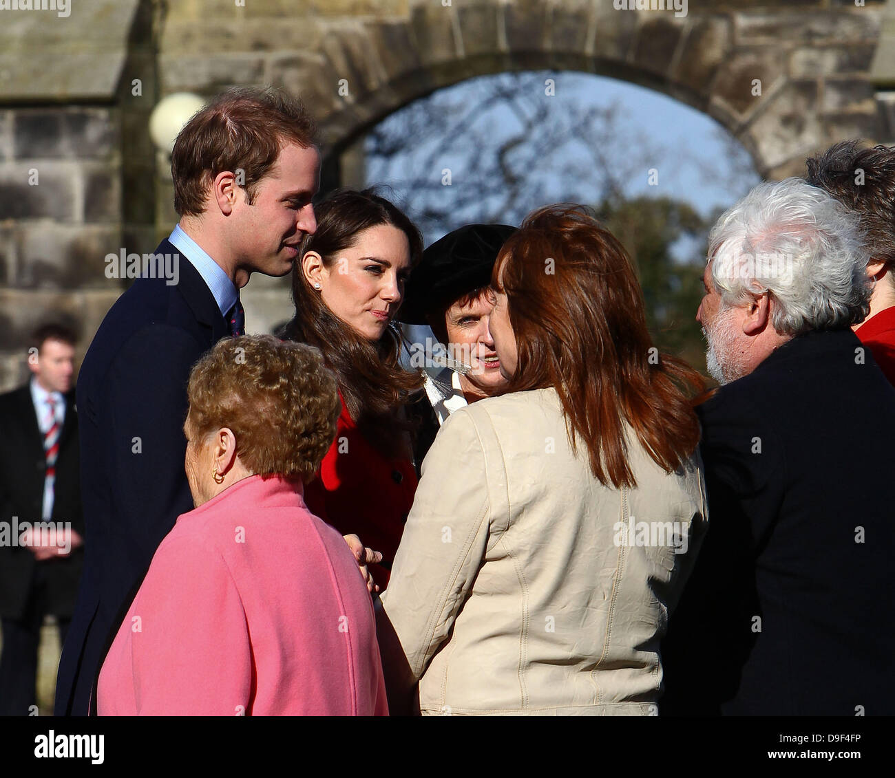 Prince William and Kate Middleton return to St. Andrews university ...