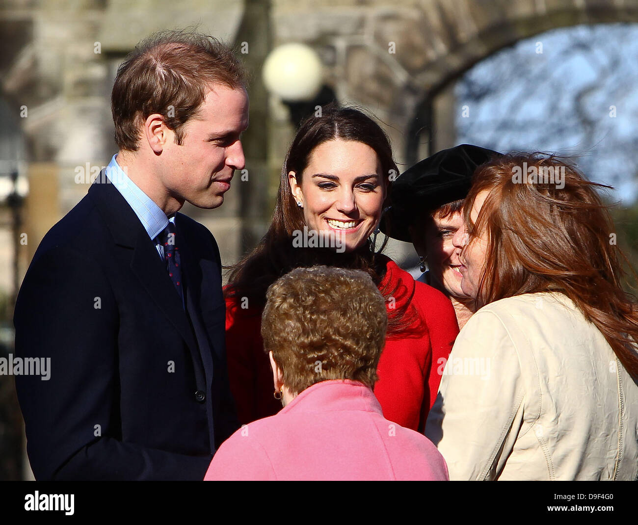 Prince William and Kate Middleton return to St. Andrews university ...
