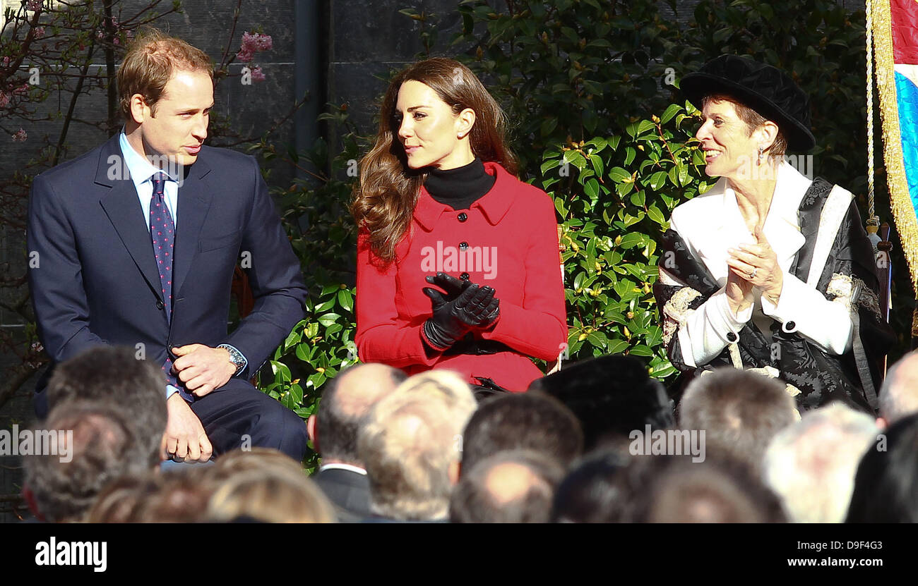Prince William and Kate Middleton return to St. Andrews university ...