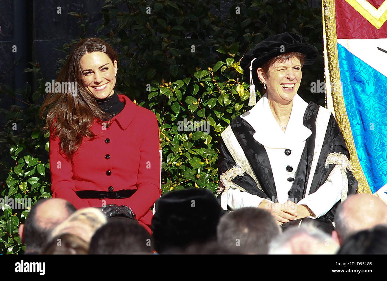 Prince William and Kate Middleton return to St. Andrews university ...