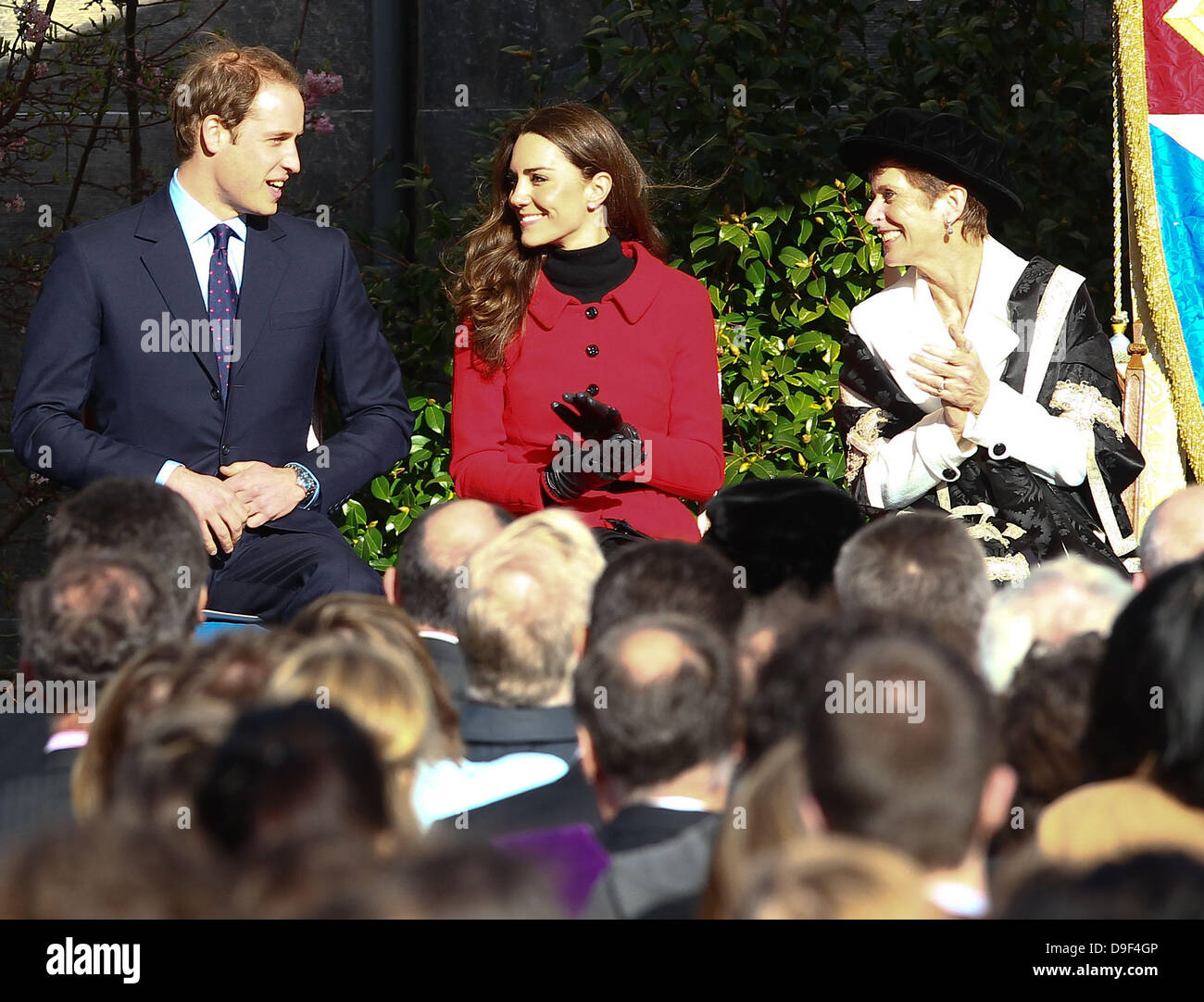 Prince William and Kate Middleton return to St. Andrews university ...