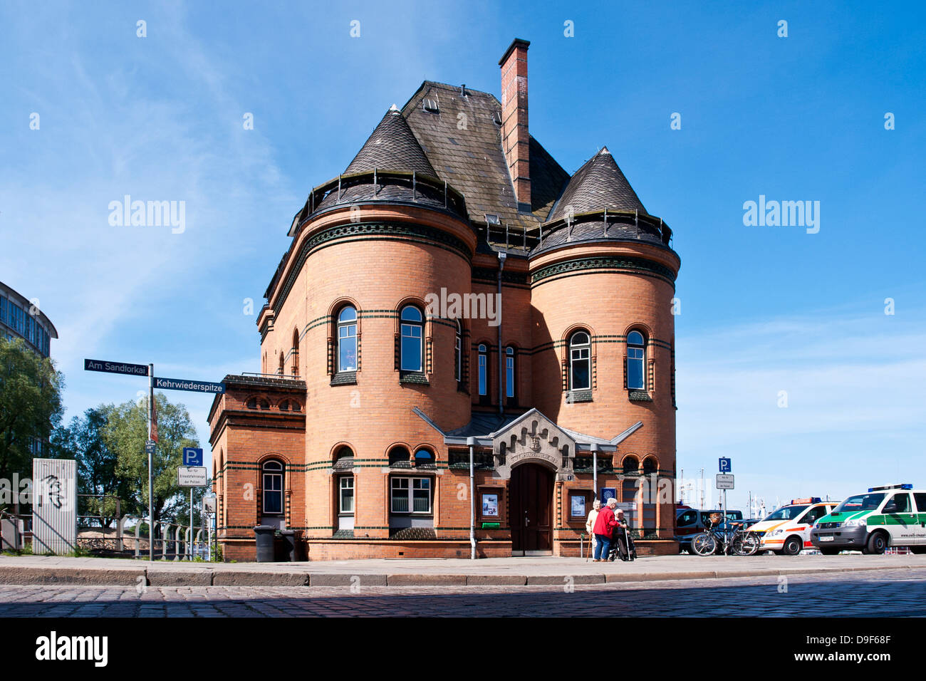 Guard of the harbour police in the Hamburg harbour station of the ...
