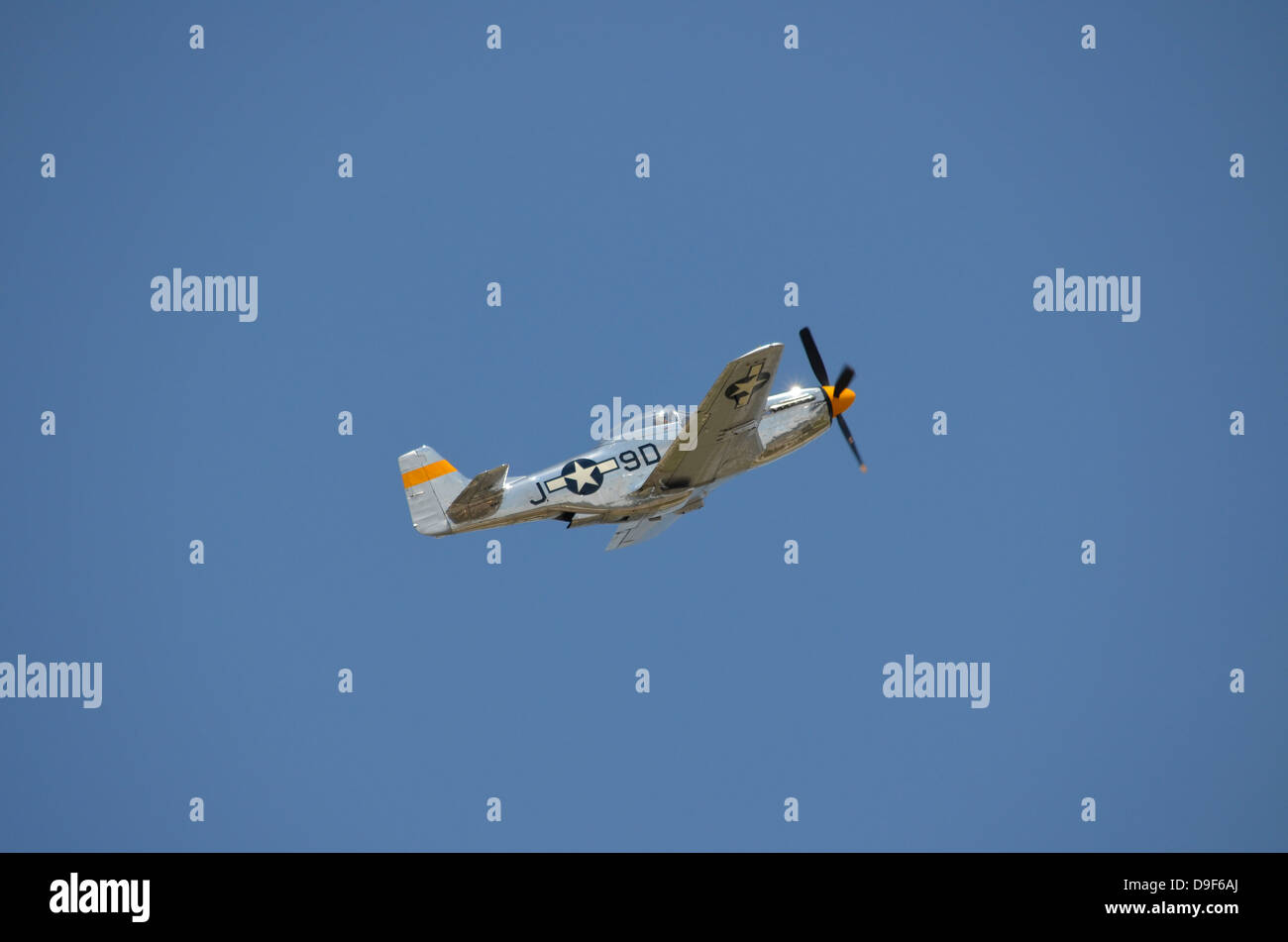 P 51 mustang in flight hi-res stock photography and images - Alamy