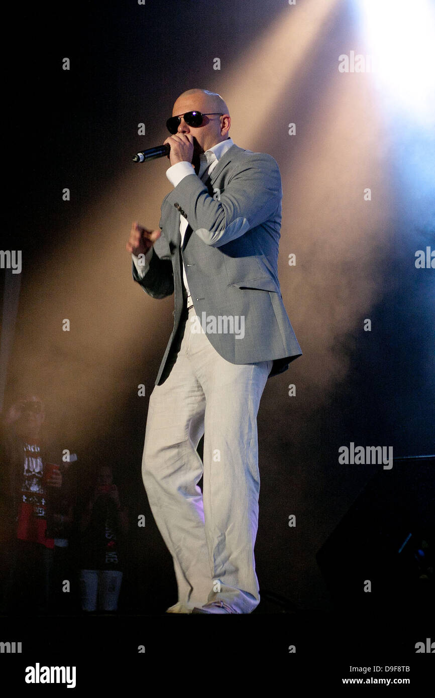 Rapper Pitbull performing on the Music Plaza stage during Mardi Gras at ...