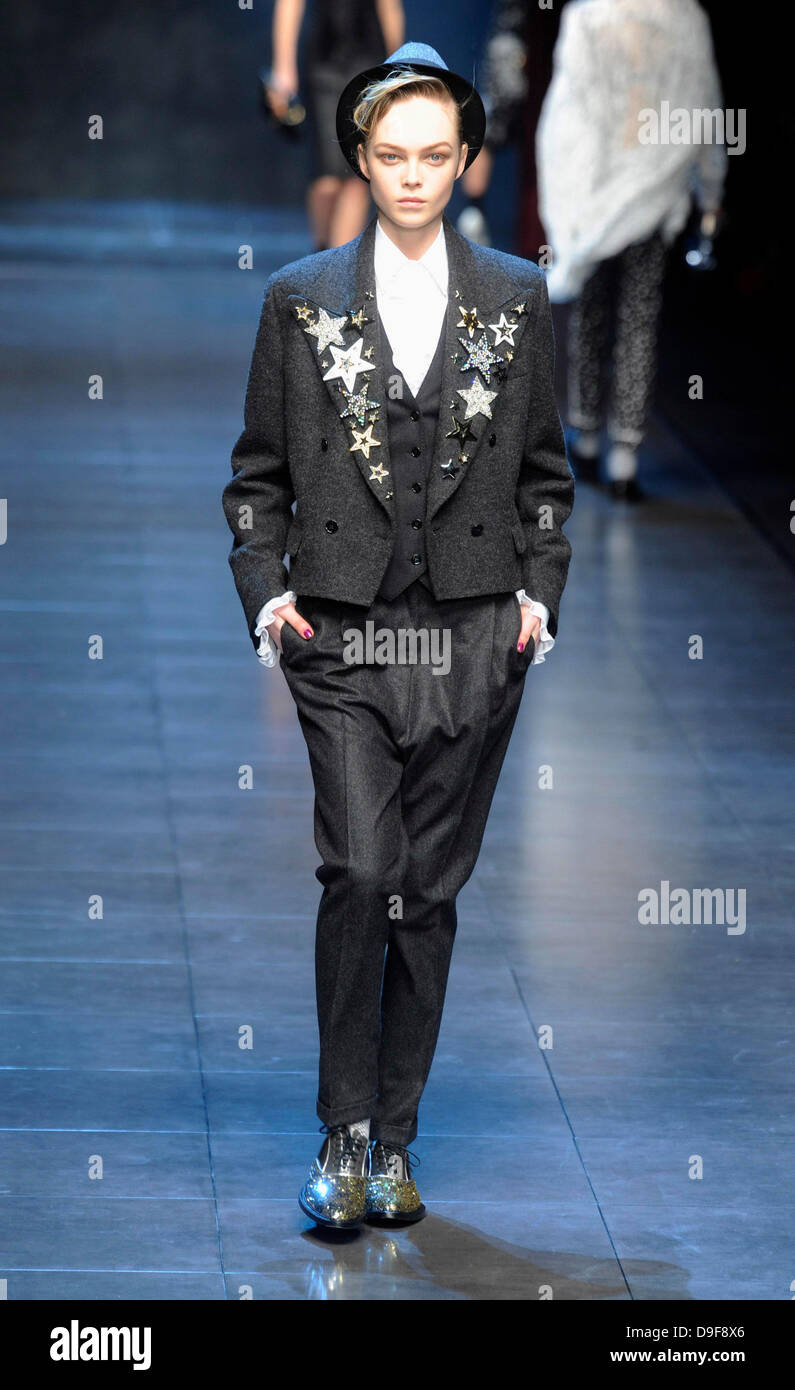 Model Milan Fashion Week Autumn/Winter 2011 - Dolce & Gabanna - Catwalk ...
