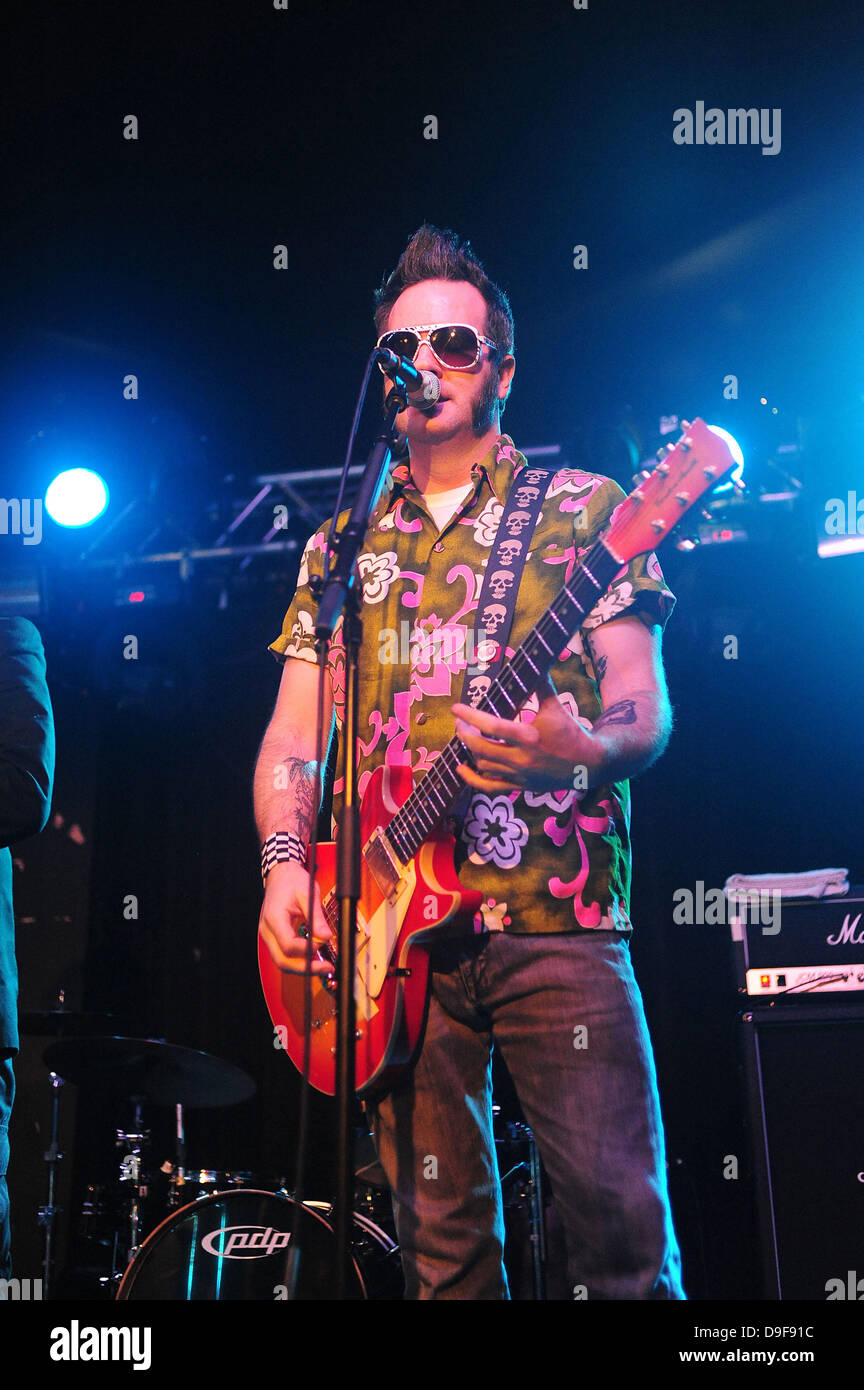 Frontman Aaron Barrett of Reel Big Fish performing at the Birmingham O2 ...