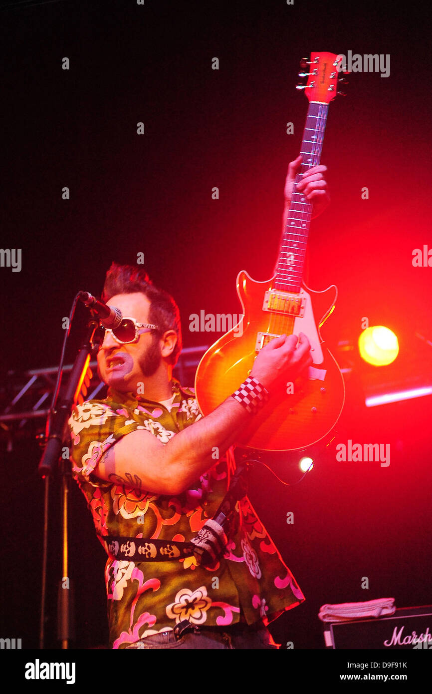 Frontman Aaron Barrett of Reel Big Fish performing at the Birmingham O2 ...