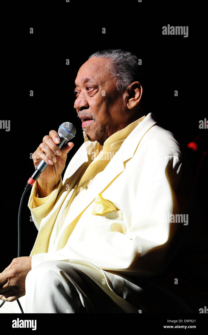 Blue and Soul singer Bobby "Blue " Bland performs during The Miami ...