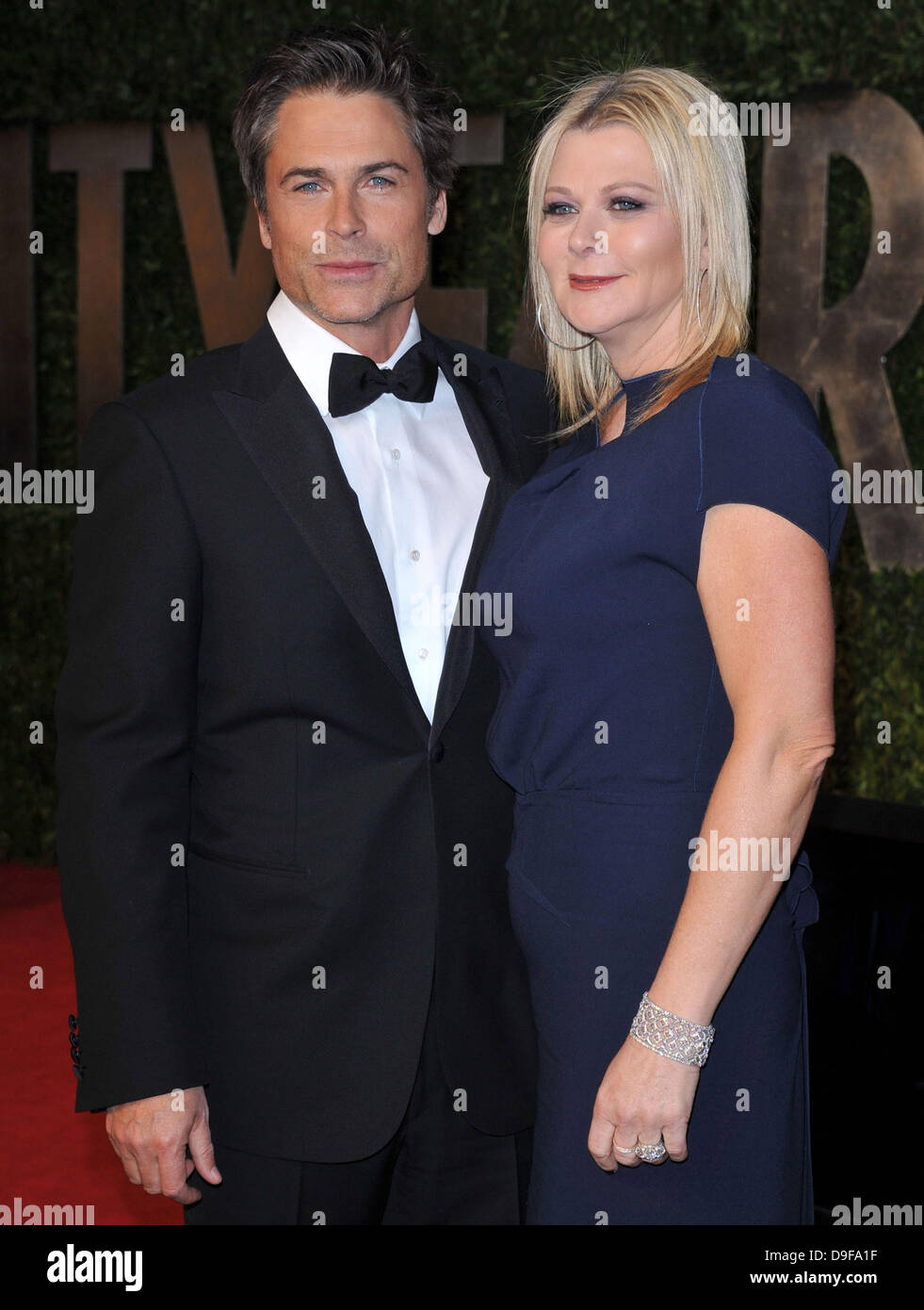 Rob lowe vanity fair oscar party hi-res stock photography and images ...