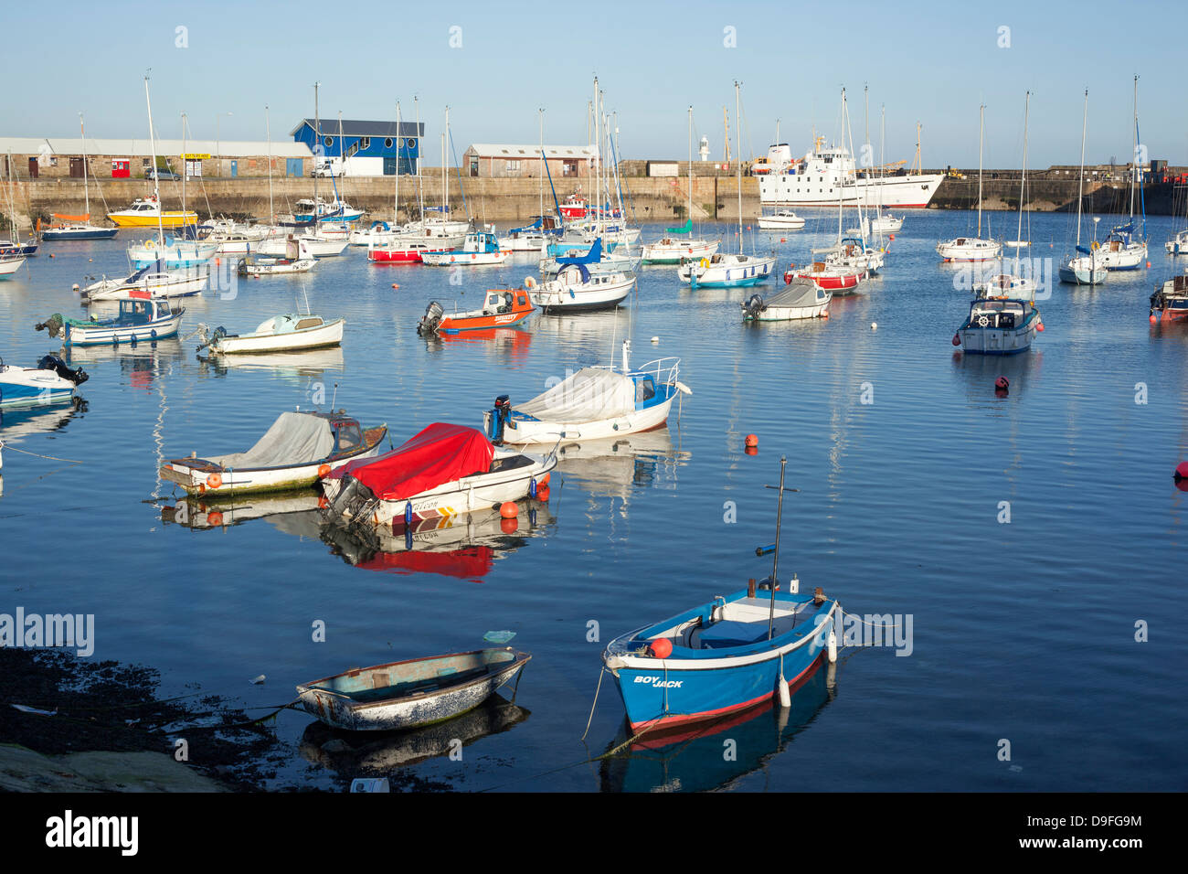 Harbour boats hi-res stock photography and images - Alamy