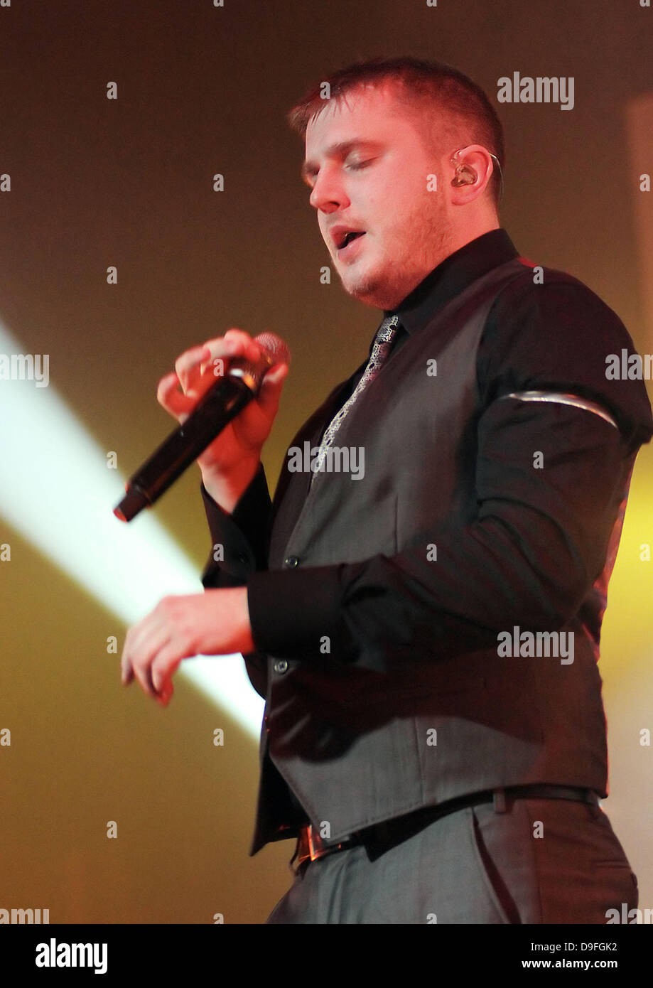 Ben Drew aka Plan B performing at Manchester Apollo. Manchester ...