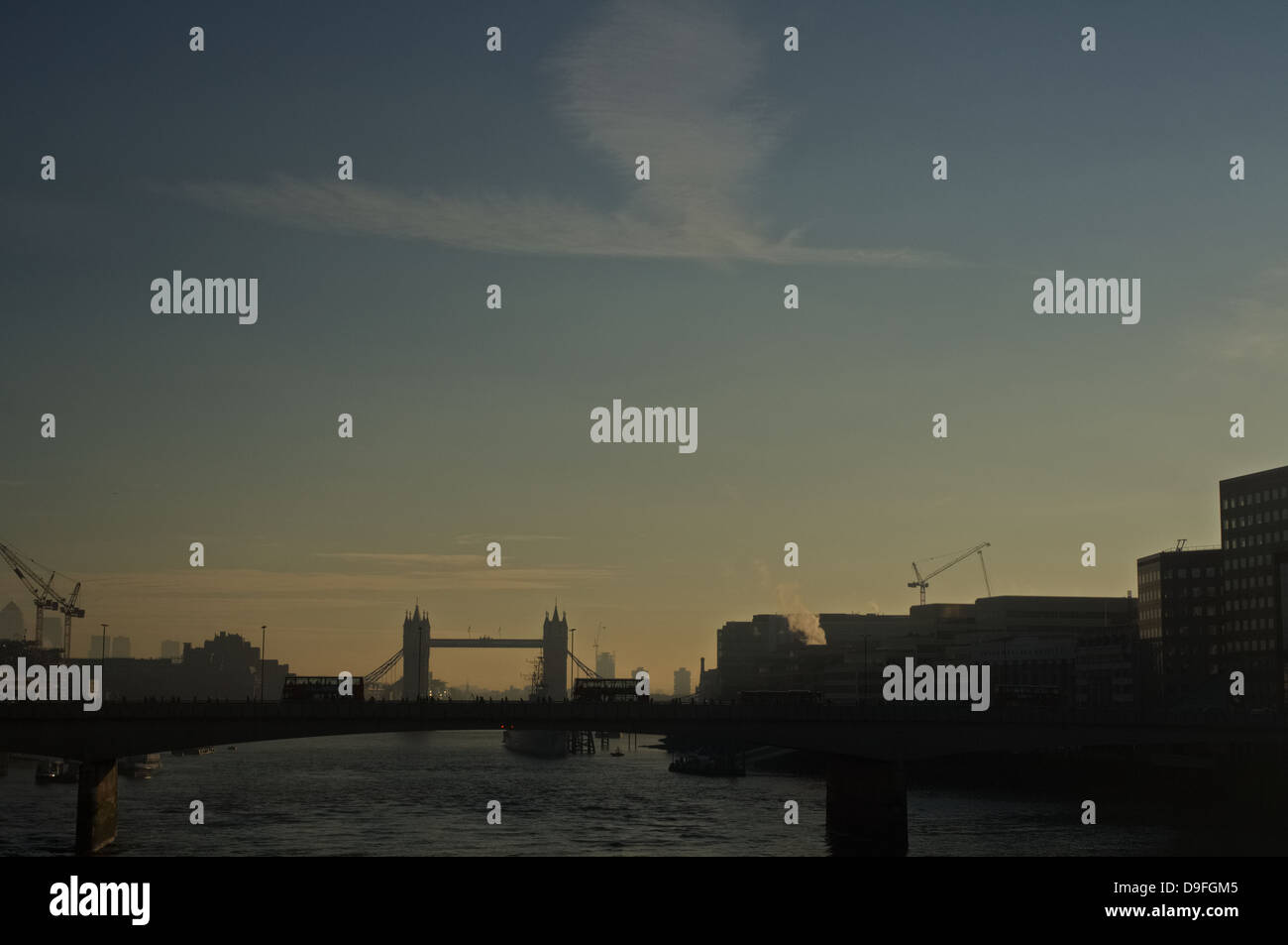 Sunrise over tower bridge hi-res stock photography and images - Alamy
