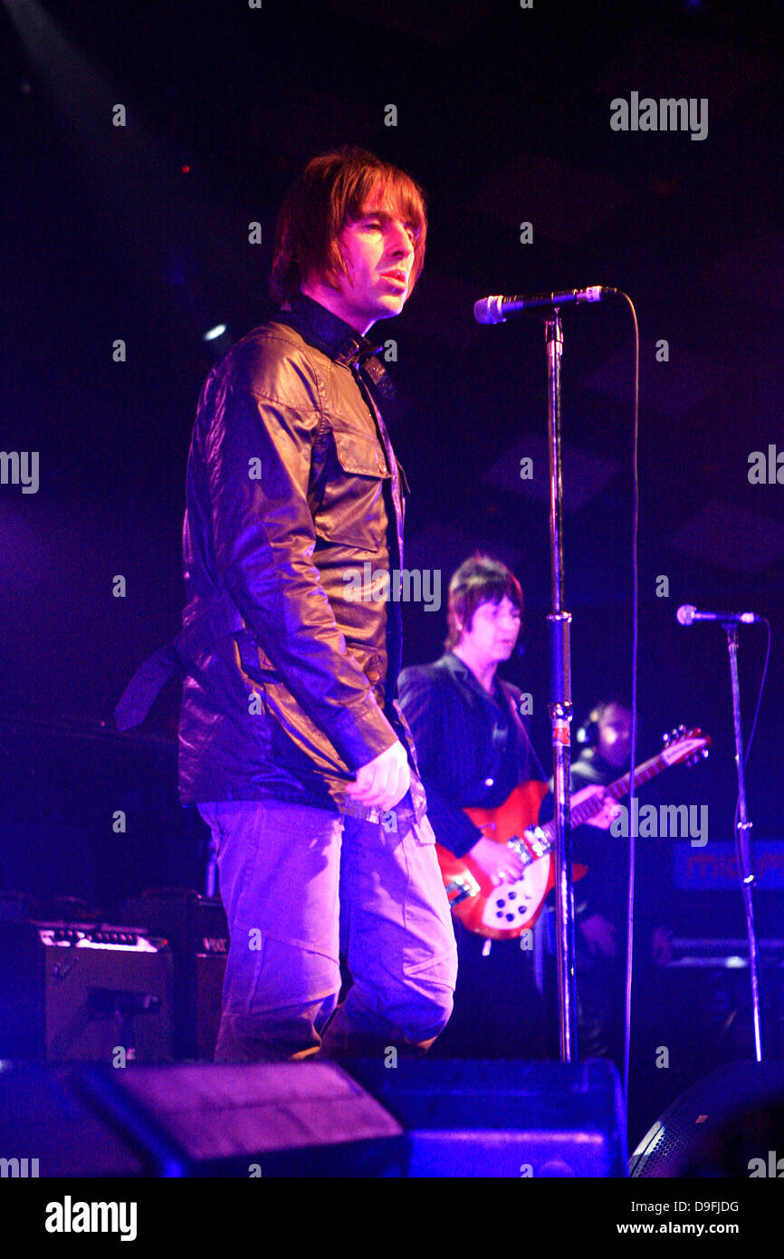 Ex re singer hi-res stock photography and images - Alamy