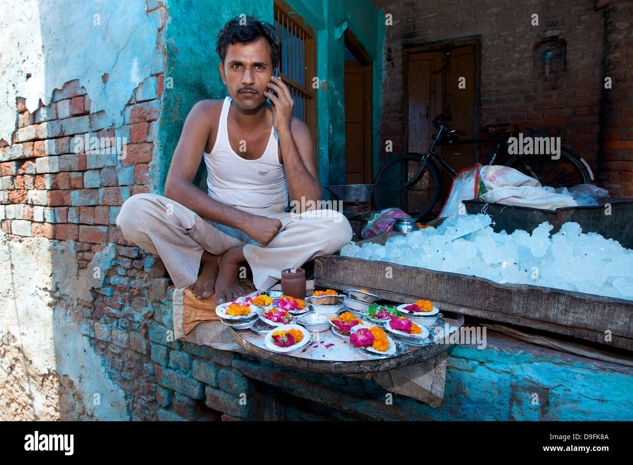 India phone shop hi-res stock photography and images - Alamy