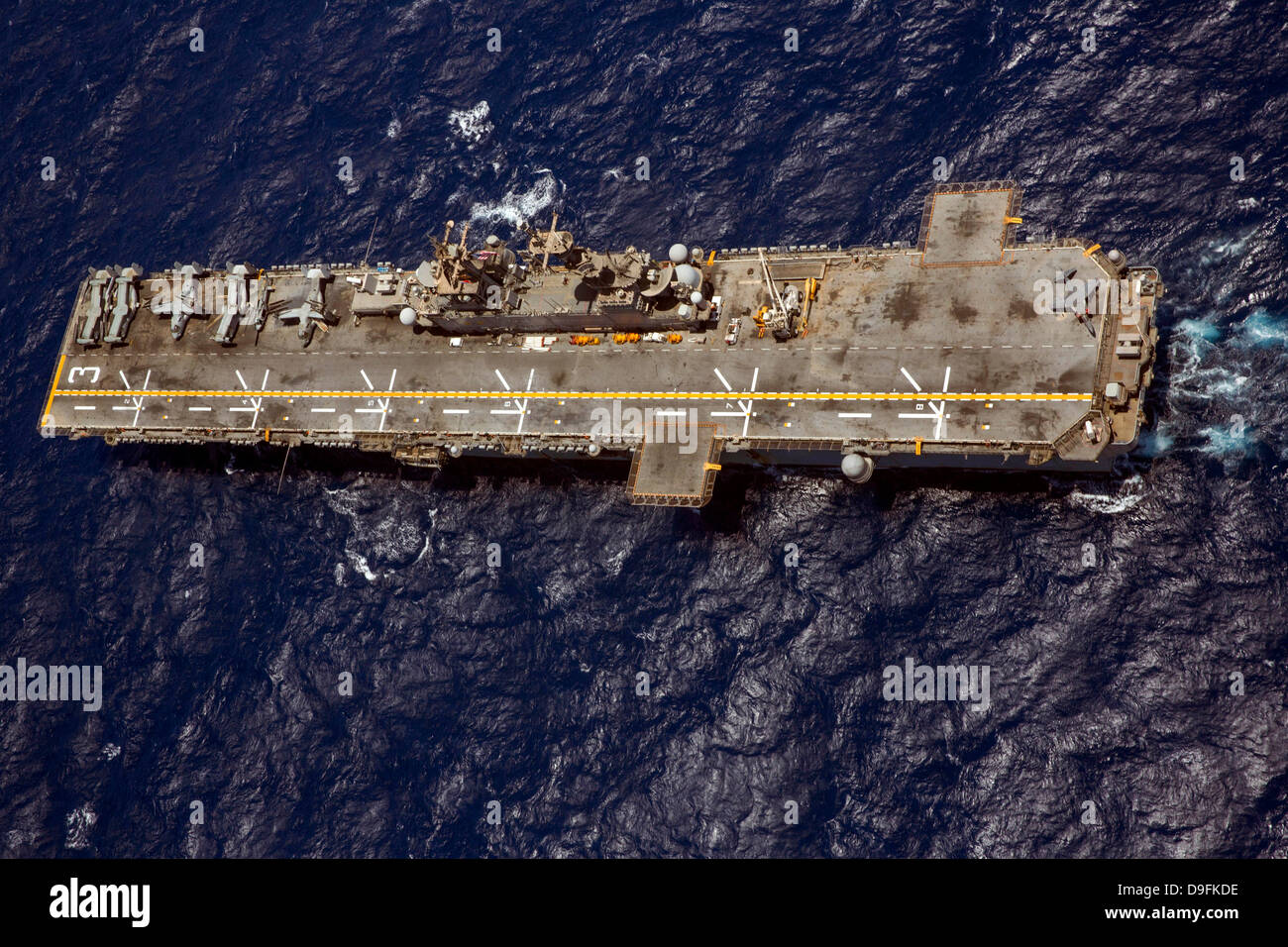 Uss kearsarge lhd3 hi-res stock photography and images - Alamy