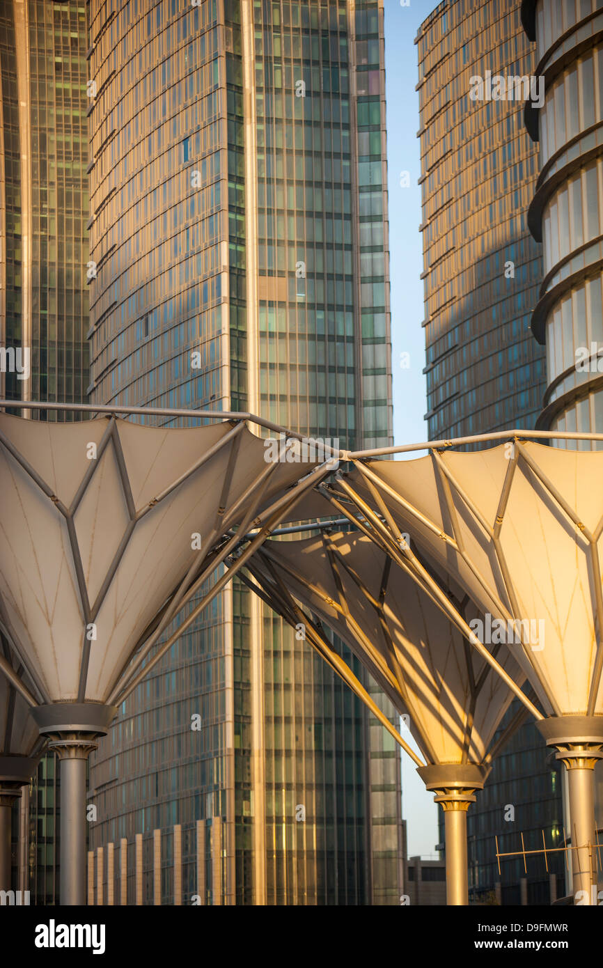 Doha buildings hi-res stock photography and images - Alamy