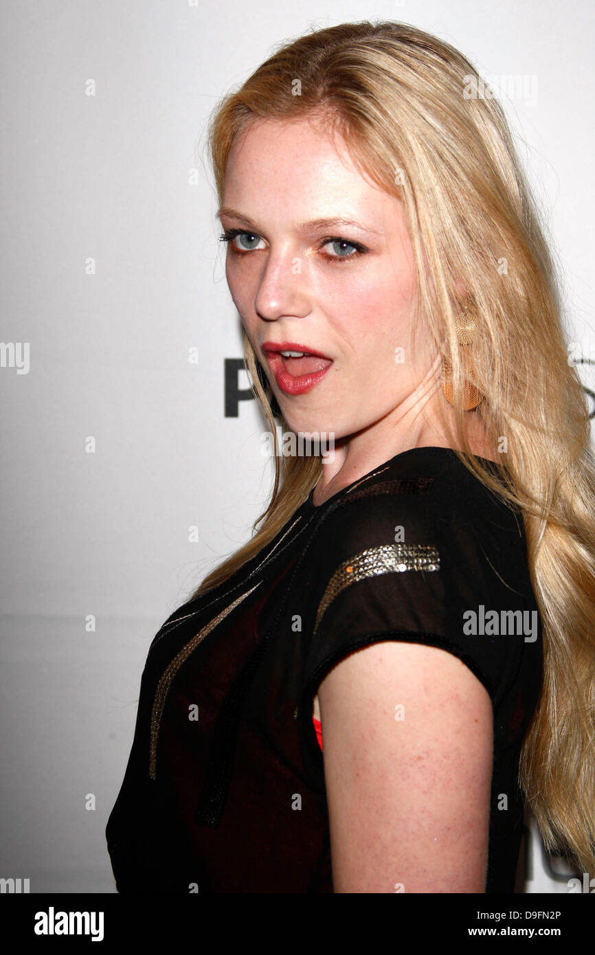 Emma bell arrivals walking dead hi-res stock photography and images - Alamy