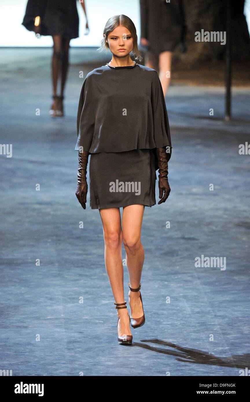 Model Paris Fashion Week Fall-Winter ready to wear 2012 - Lanvin - Catwalk Paris, France - 04.03 ...