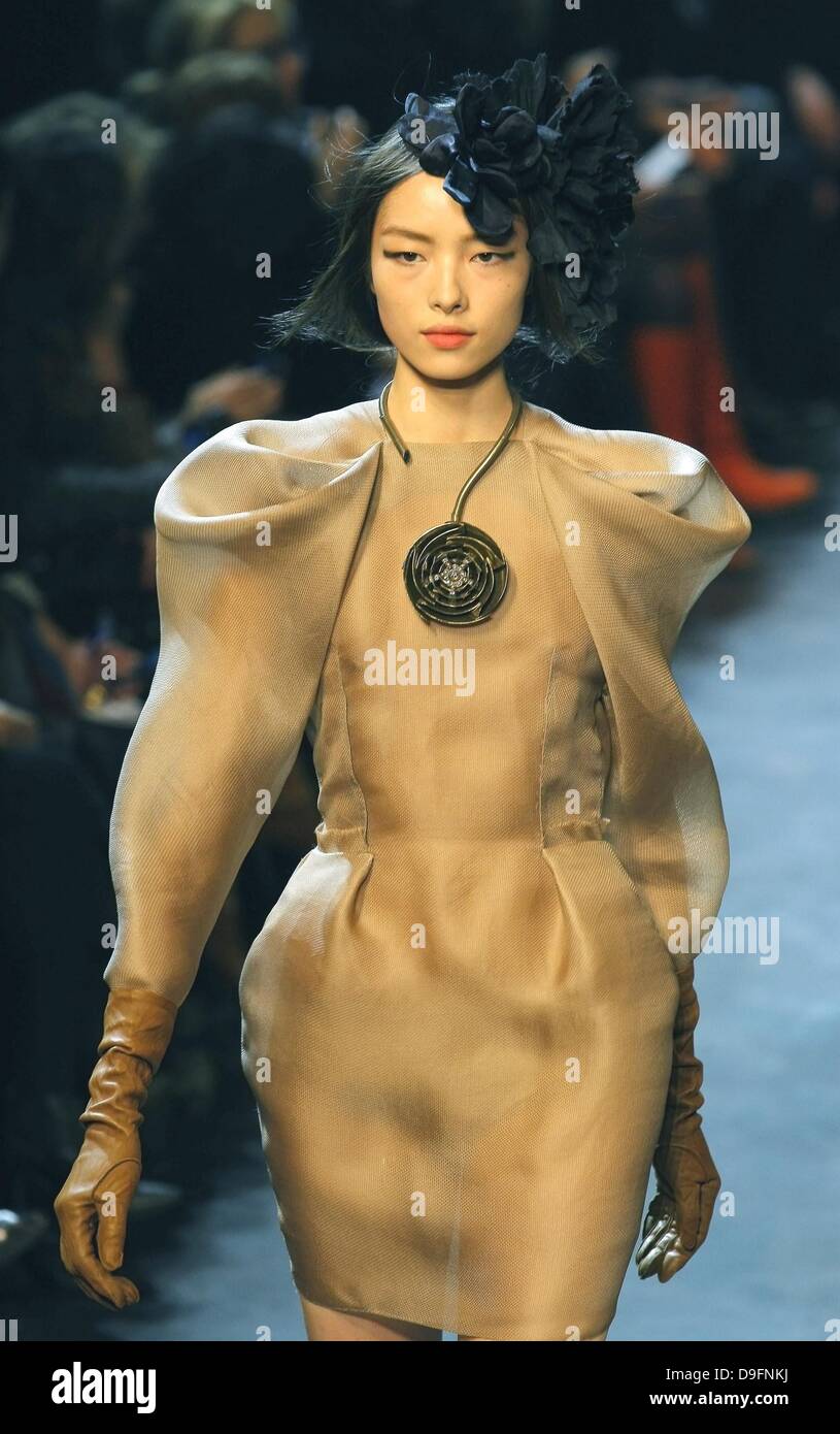 Model Paris Fashion Week Fall-Winter ready to wear 2012 - Lanvin - Catwalk Paris, France - 04.03 ...