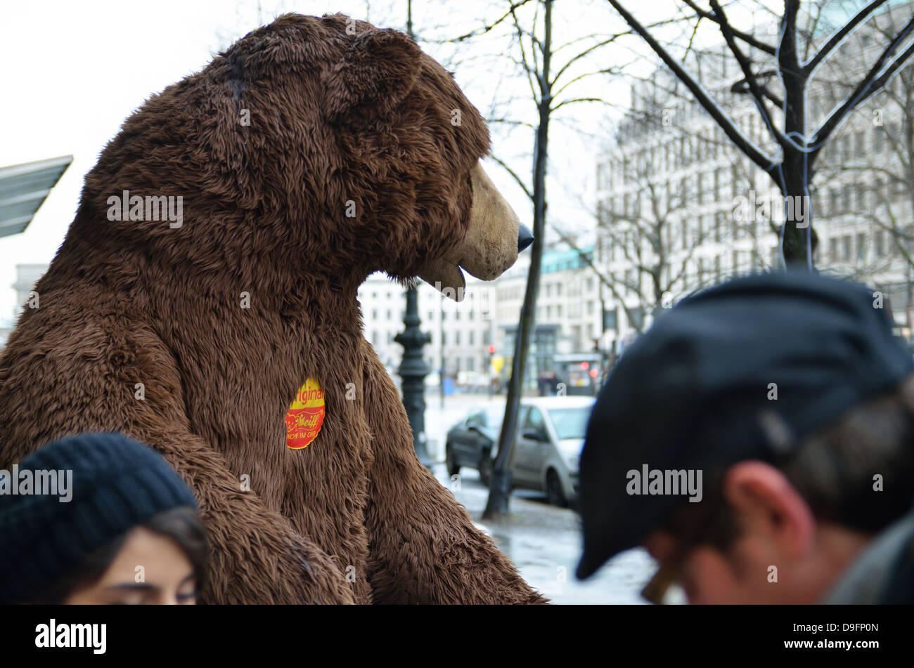 Berlin bear statue hi-res stock photography and images - Alamy