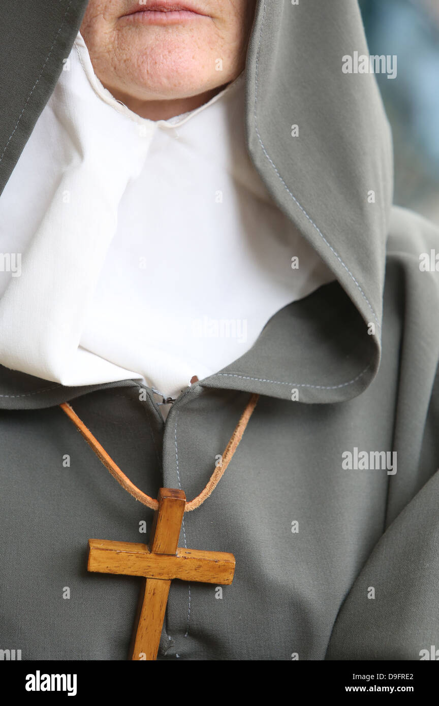 Nun hi-res stock photography and images - Alamy