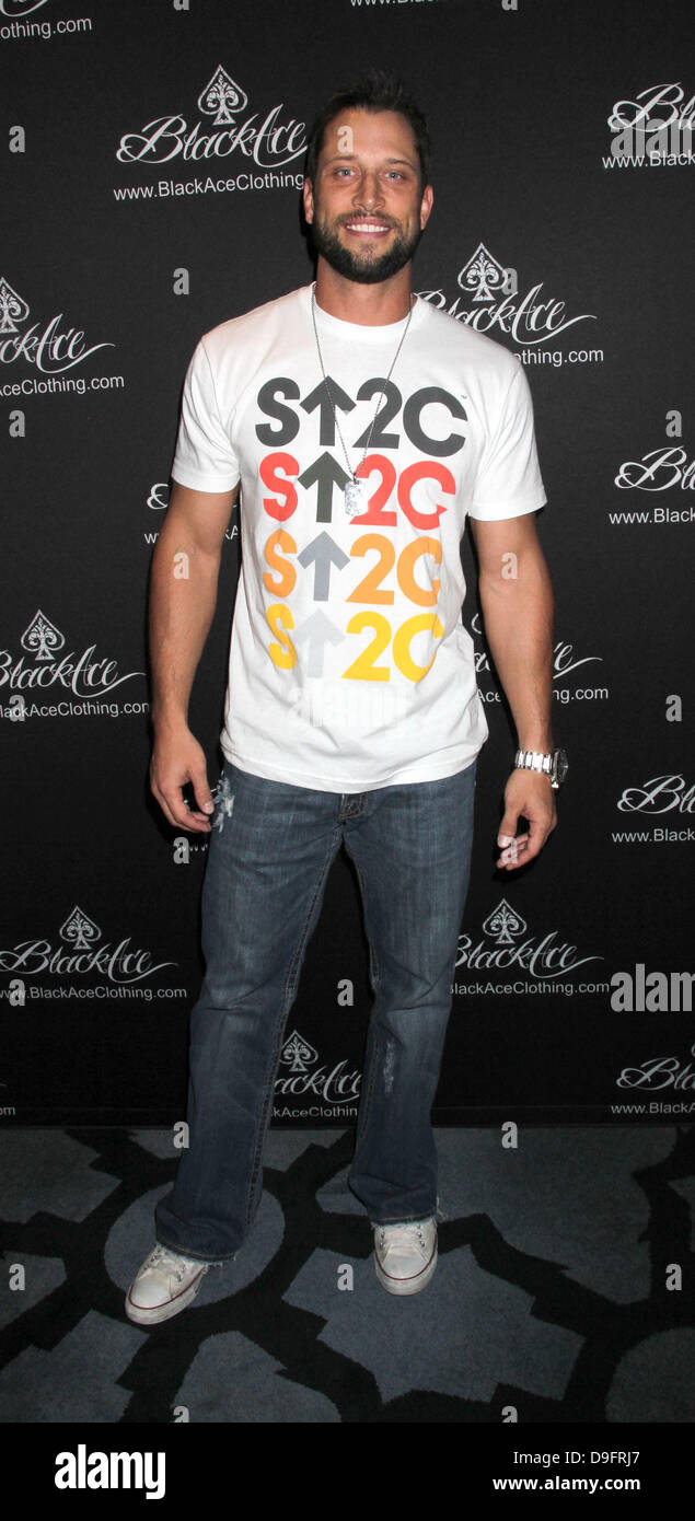 Dave Good at the Victory Junction Black Ace Celebrity Poker Tournament ...