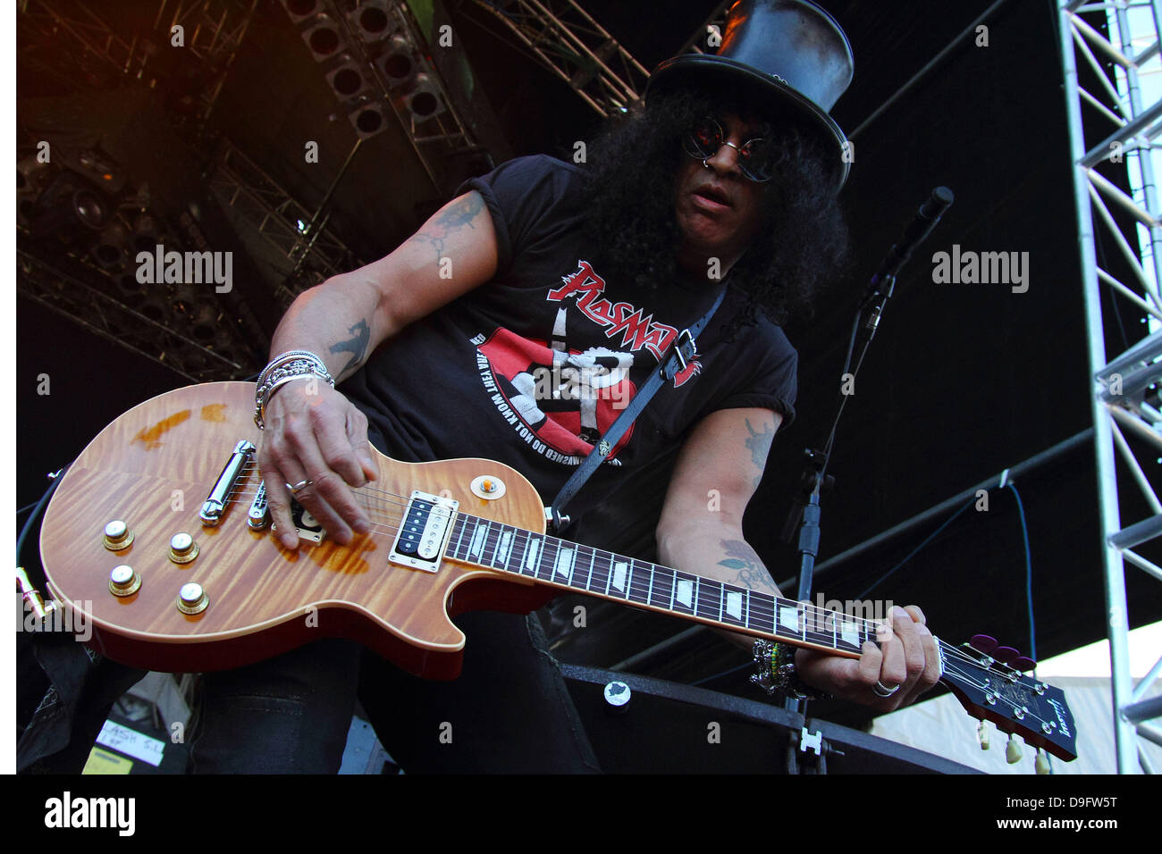 Slash performing live during the Soundwave Festival Adelaide, Australia ...