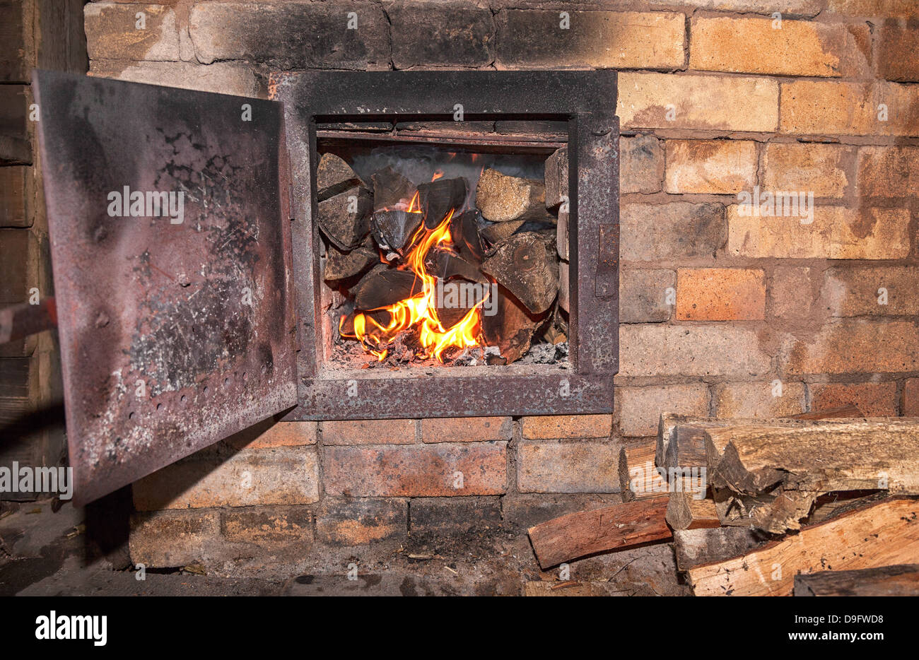 Open Wood Stove Stock Photos & Open Wood Stove Stock Images - Alamy