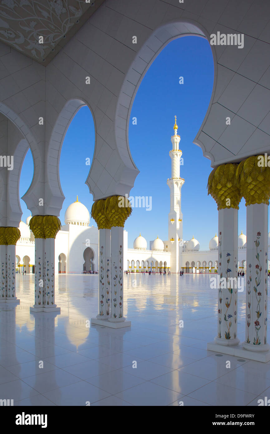 Sheikh Zayed Bin Sultan Al Nahyan Mosque, Abu Dhabi, United Arab ...
