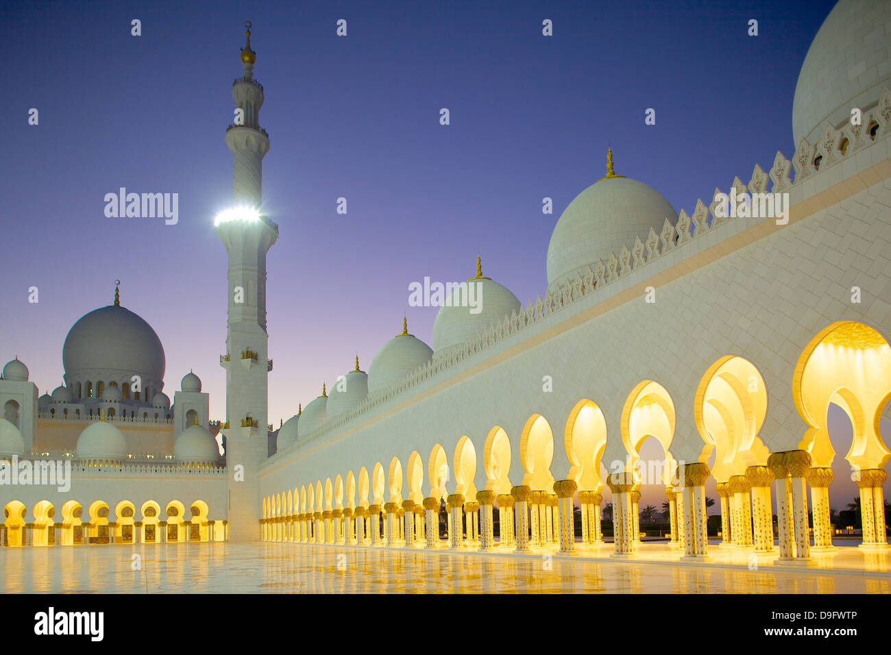 Sheikh zayed mosque night hi-res stock photography and images - Alamy