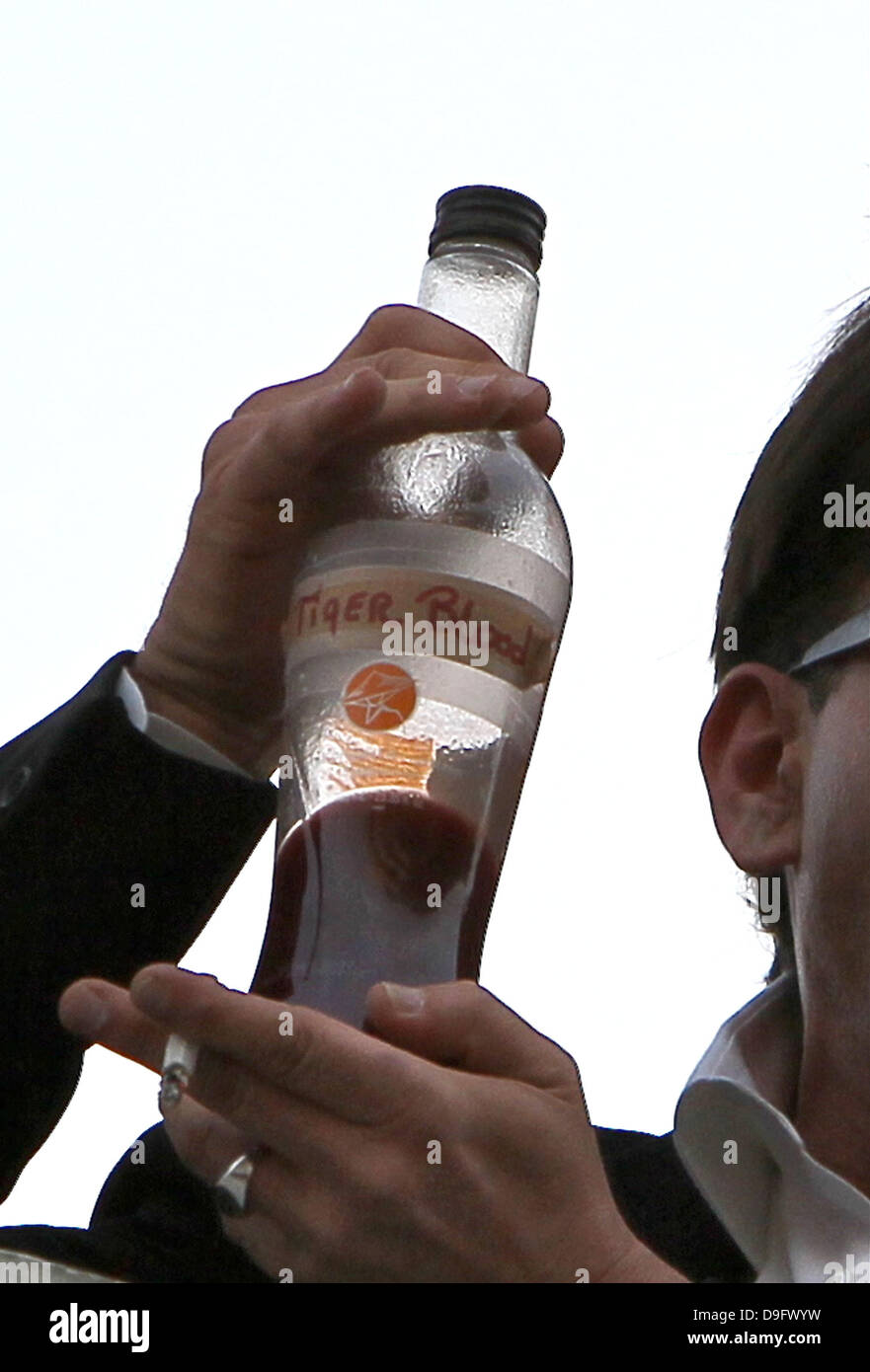 Charlie Sheen and Natalie Kenly aka Natty Charlie Sheen continues on ...