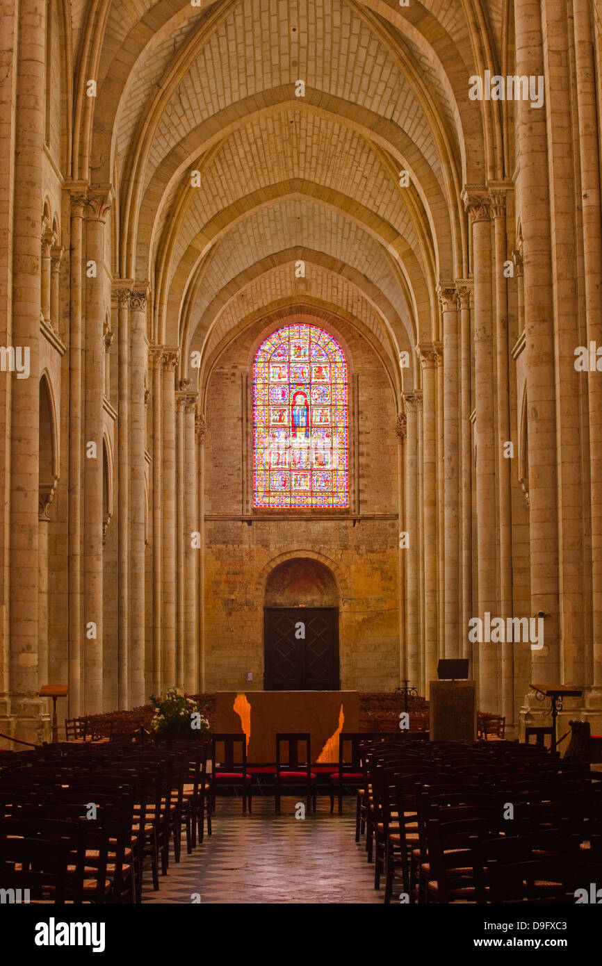 The nave of St.-Julien du Mans Cathedral, Le Mans, Sarthe, Pays de la ...