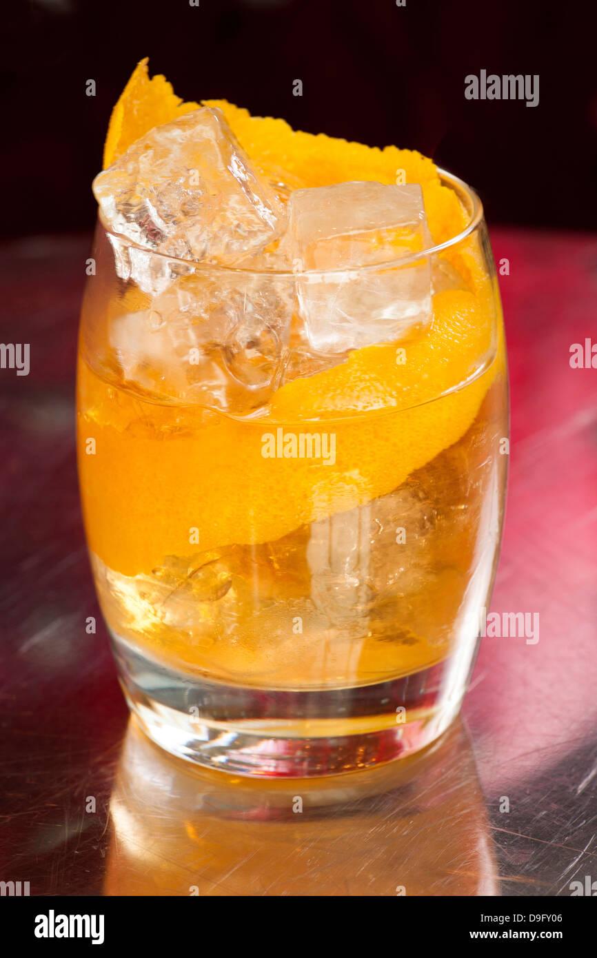 Whiskey cocktail on the rocks Stock Photo - Alamy