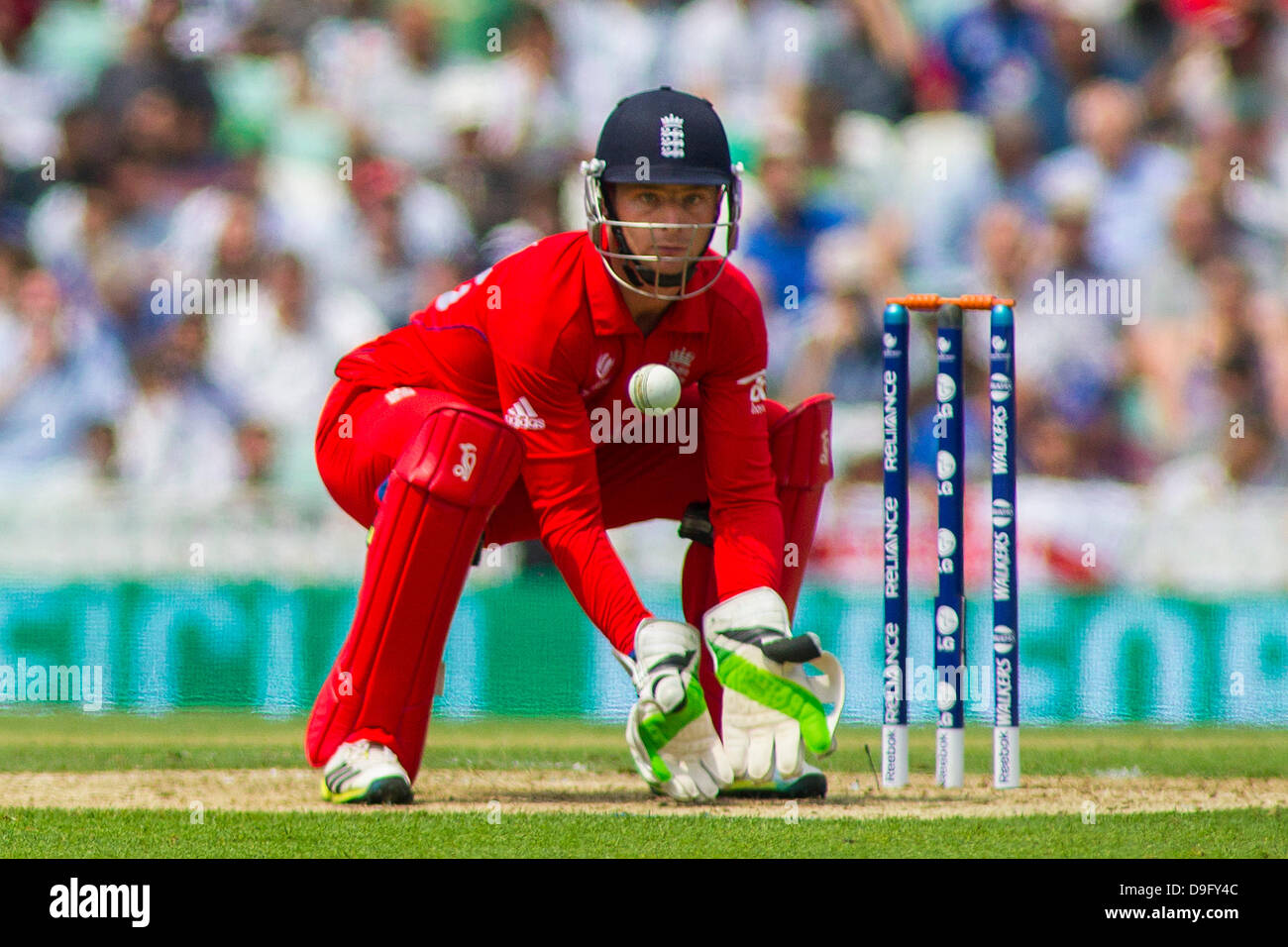 Wicket englands jos buttler hi-res stock photography and images - Alamy
