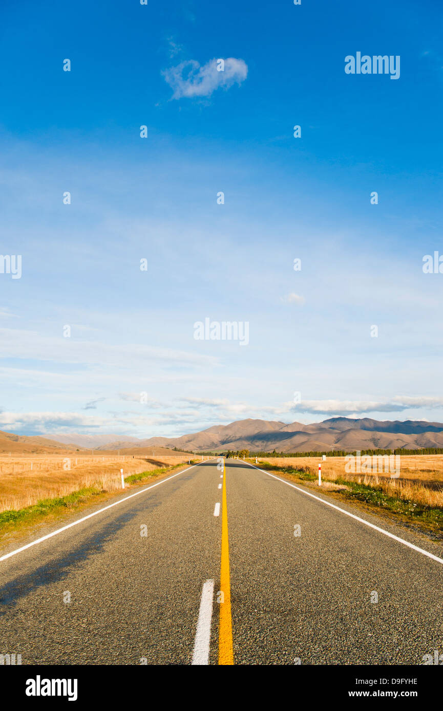 Straight road hi-res stock photography and images - Alamy