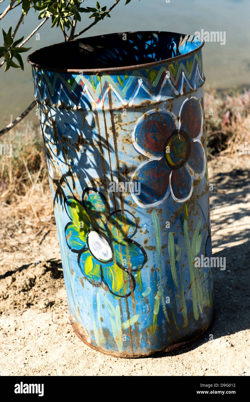 Close-up of a metal dustbin Stock Photo - Alamy