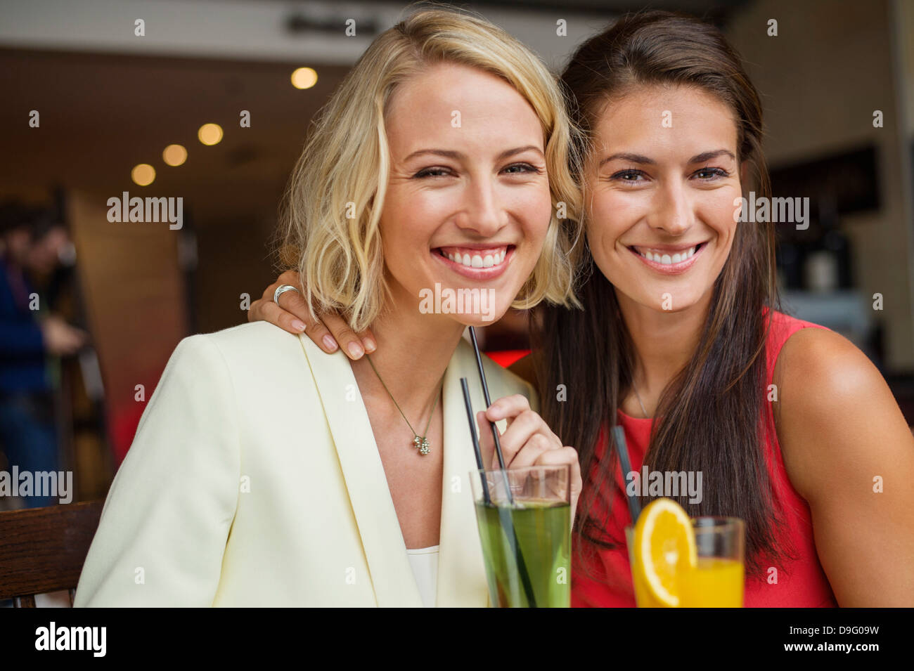 Female friends 30 35 hi-res stock photography and images - Alamy