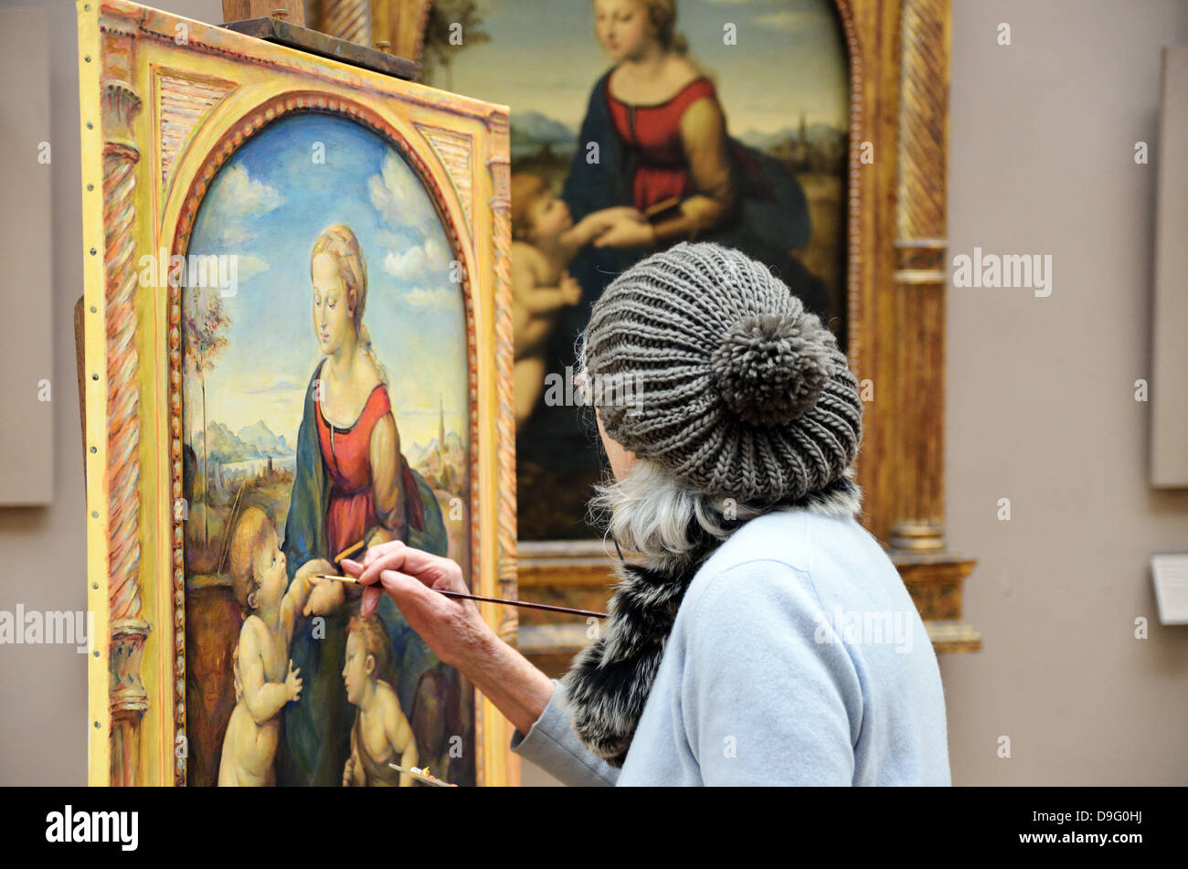 Woman copying painting hi-res stock photography and images - Alamy