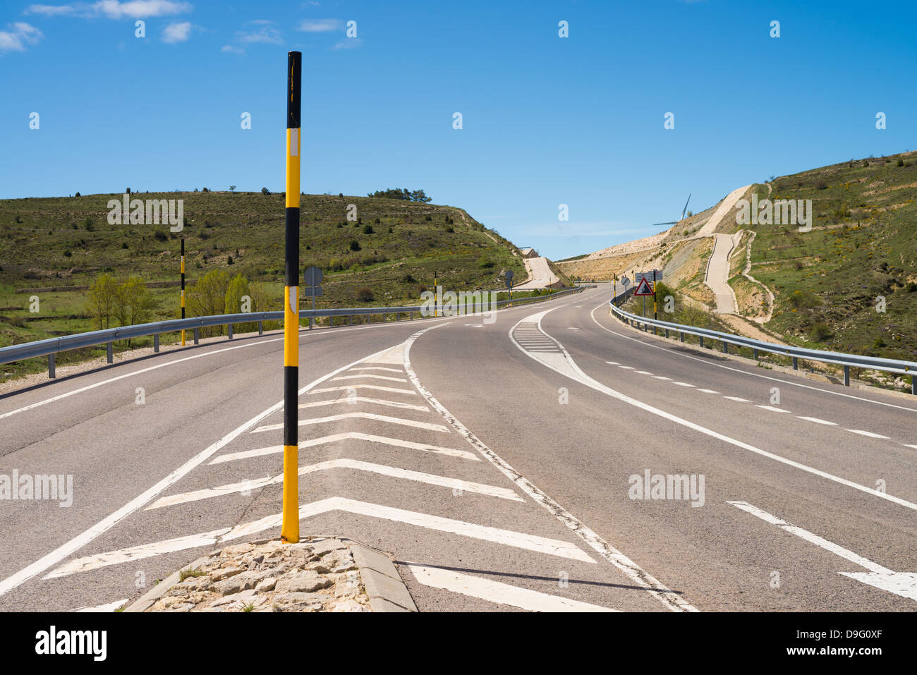 Road marker poles hi-res stock photography and images - Alamy