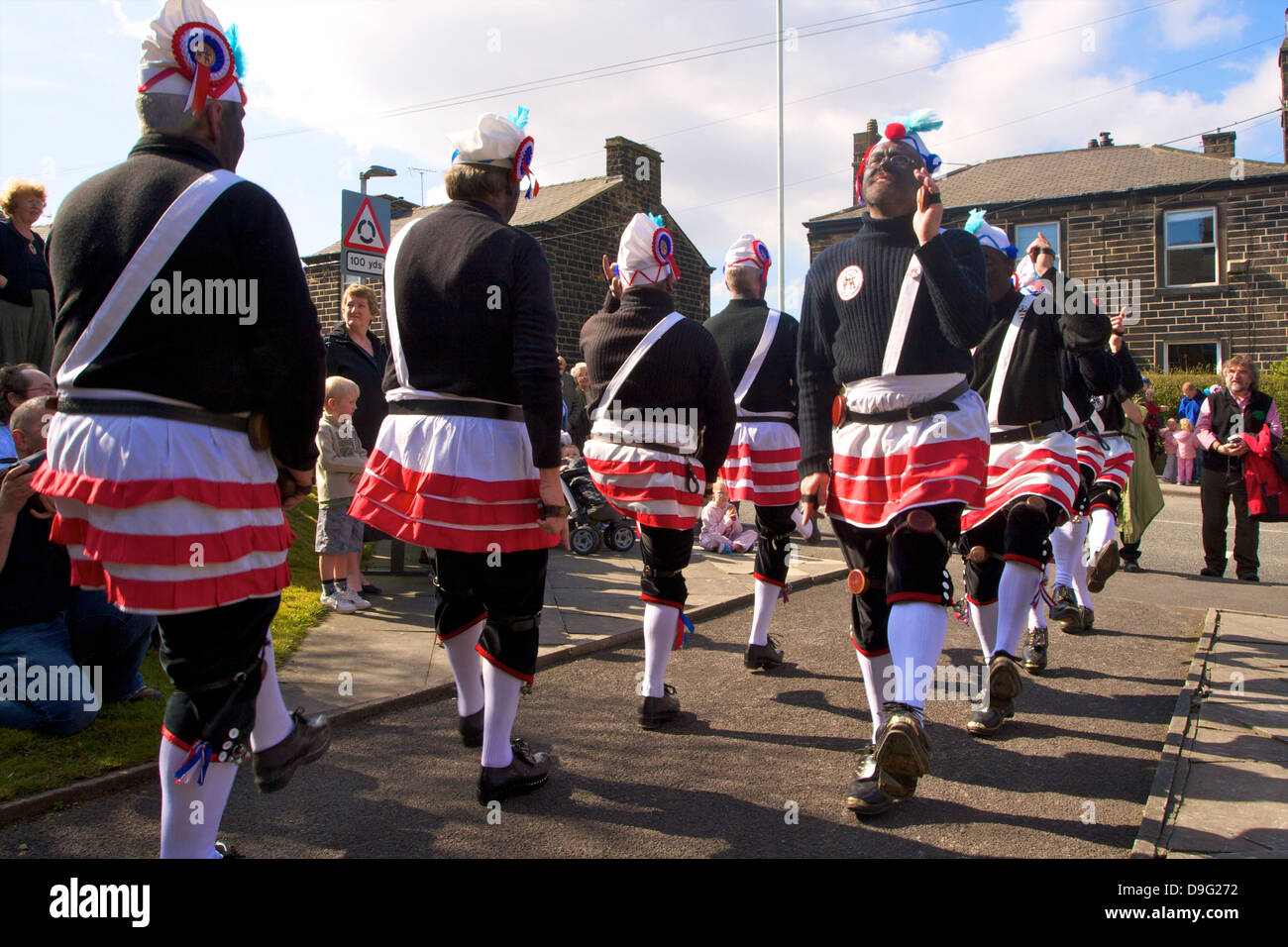 Coconut Dancers Traditional Easter Saturday Procession, Bacup ...