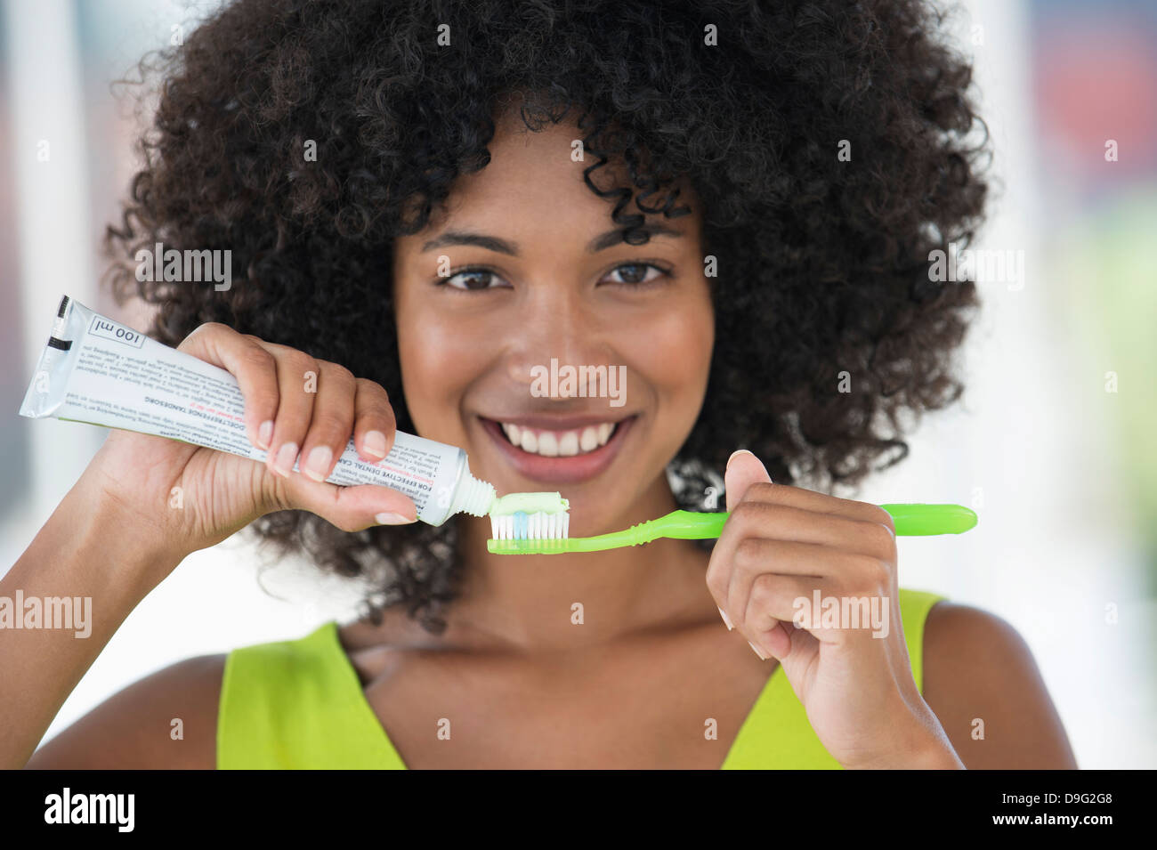 Squeezing toothpaste hi-res stock photography and images - Alamy