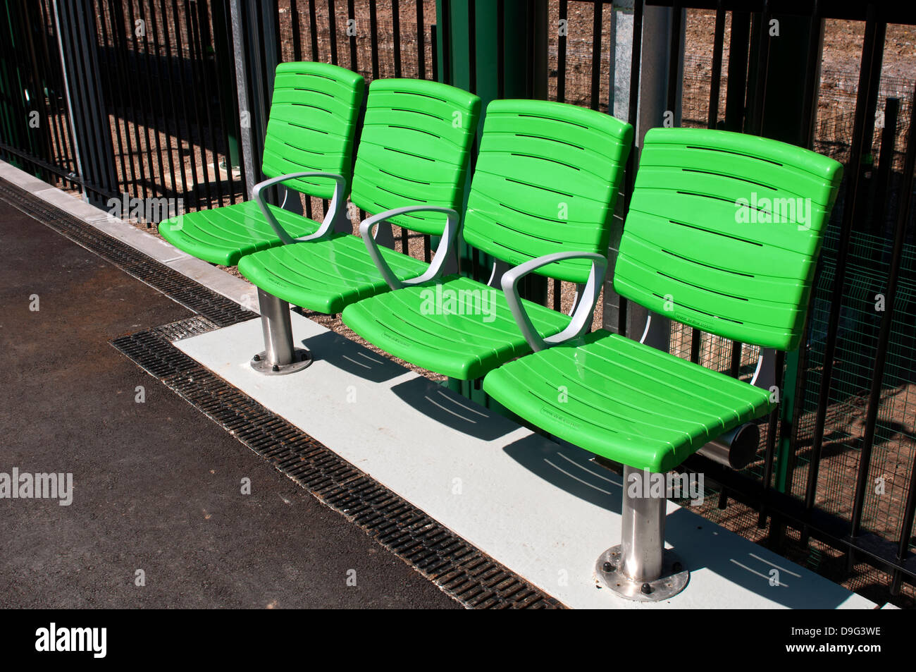 Railway station seating hi-res stock photography and images - Alamy